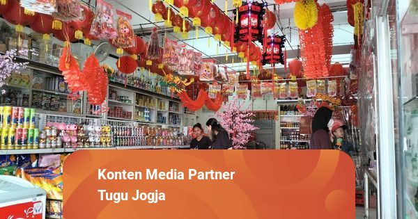 Toko Pernak-pernik Imlek di Kawasan Malioboro Alami Kenaikan Penjualan ...