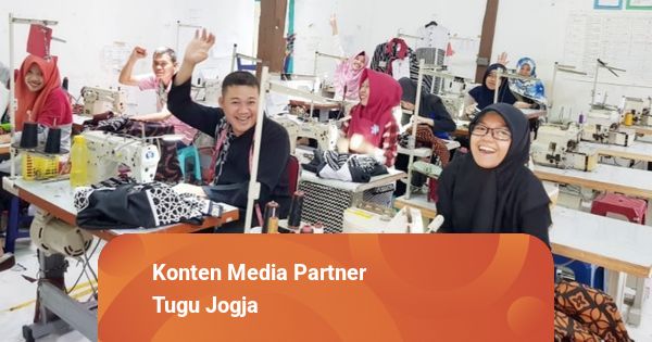 Tuangkan Nilai Santri Millenial dalam Motif Kain Batik | kumparan.com