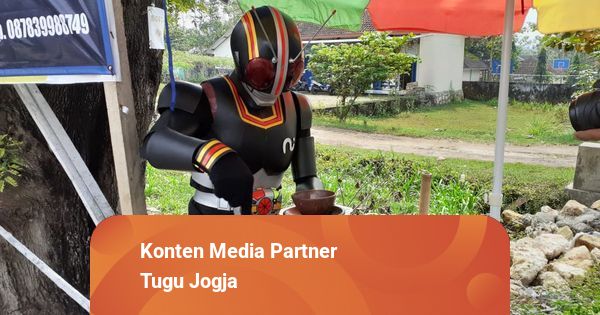 Uniknya Penjual Dawet di Gunungkidul Pakai Kostum Ksatria Baja Hitam ...