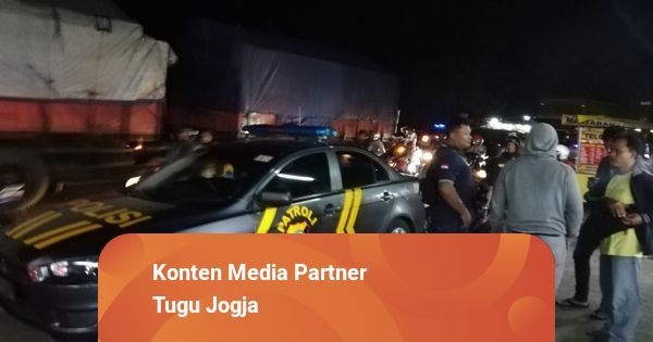 Tabrak Warga, Bus Penumpang Dibakar Massa di Jalan Wates-Yogyakarta ...