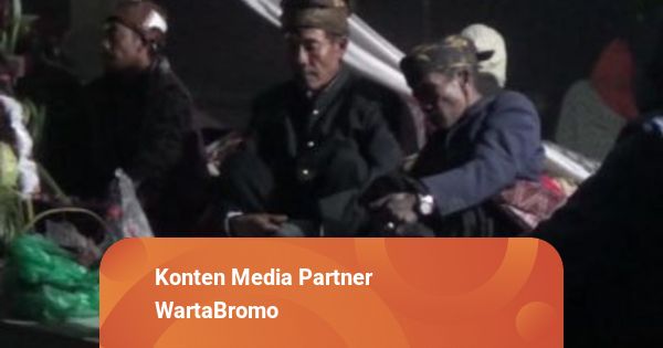 Suku Tengger di Probolinggo dan Pasuruan Miliki 7 Dukun Baru | kumparan.com