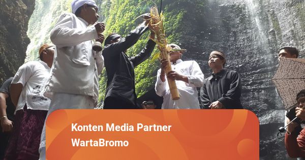 Suku Tengger Gunung Bromo Gelar Ritual Mendak Tirta | kumparan.com