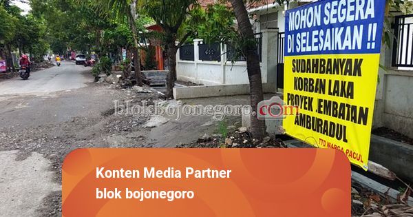 Resah, Warga Pasangi Banner Penuntasan Proyek | kumparan.com