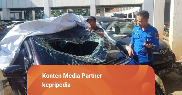 Heboh Pria Lompat dari Flyover di Batam | kumparan.com