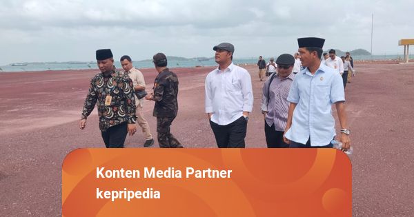Rombongan DPRD Batam Kunjungi Pulau Janda Berhias | kumparan.com